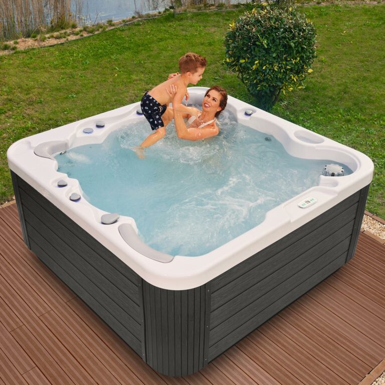 Jupiter - Wellis hot tub